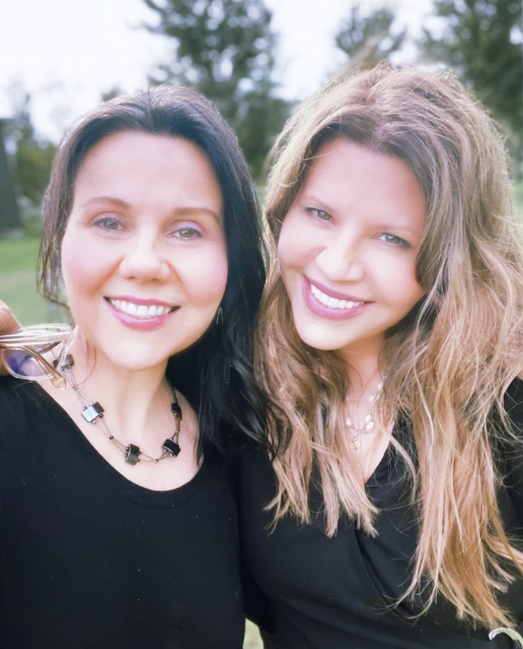 THE ESTI SISTERS – The Esti Sisters